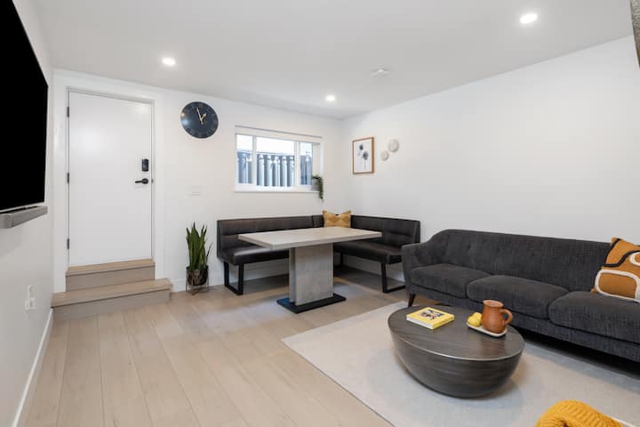 Modern 2br In North Burnaby! Bright, Ac, Central - Burnaby