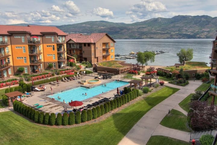 Lakefront Barona Beach Condo - West Kelowna