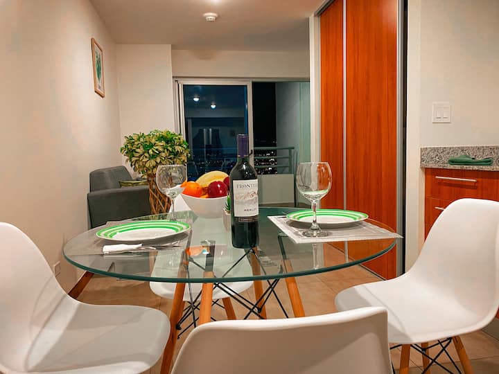 Relaxing Apt 17th Floor W Balcony Pool A/c Wifi - 