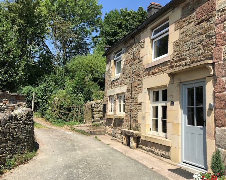 Peak National Park. "Peak Cottage” - Hartington