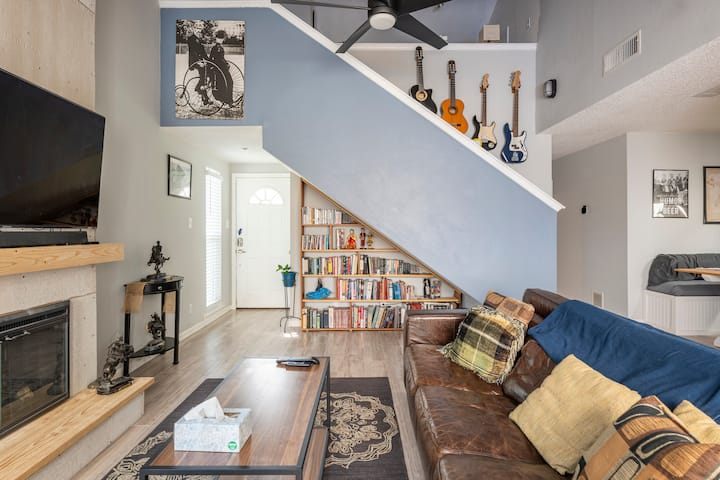 Cozy Private Room Texas Themed - Austin, TX