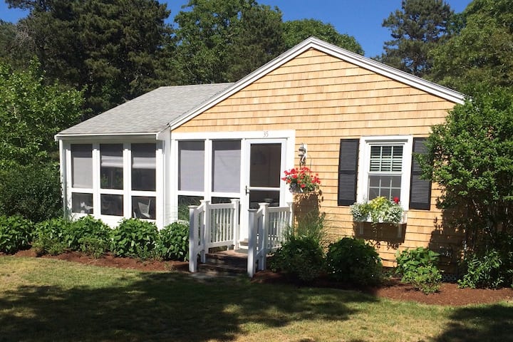 Chatham Cottage - Walk To Beach! - Chatham, MA