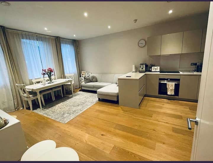 Luxury Apartment - 30 Mins To Waterloo By Train - Kingston upon Thames