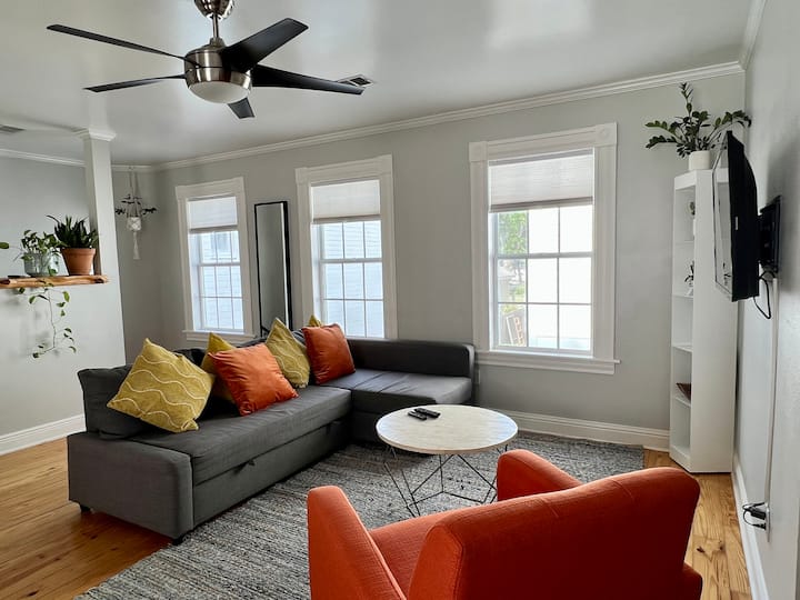 Spacious 2br/2ba - Heart Of Houston Heights - Bellaire, TX