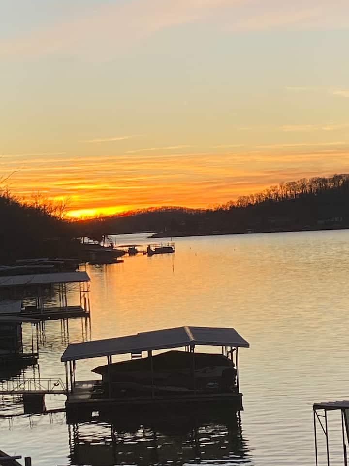 Peaceful 2 Bedroom Condo With No Cleaning Fees - Lake Ozark, MO