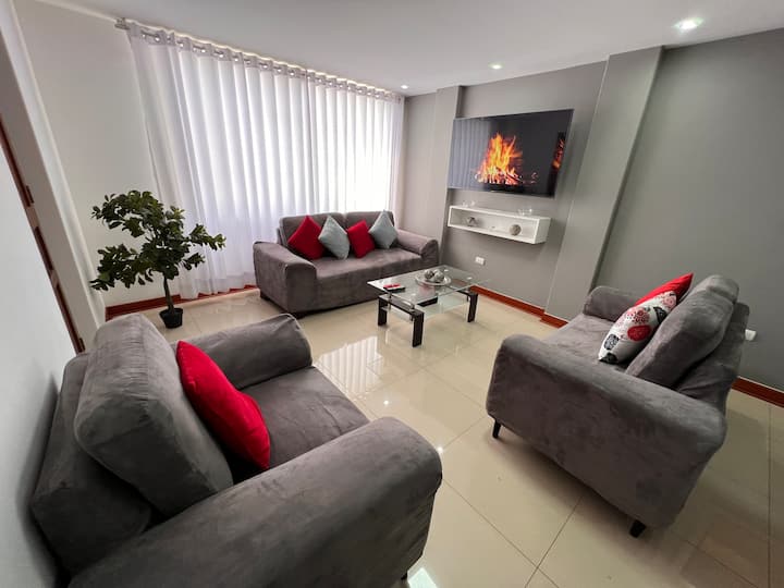 Departamento Amplio / 5 Min Del Centro De Trujillo - Trujillo