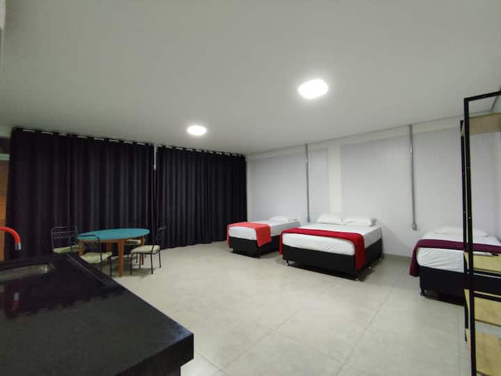 Apartamento Amplo No Centro Com Banheiro Privativo - Bonito