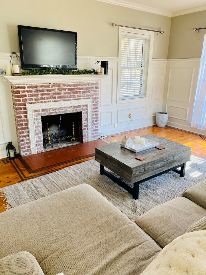 Vintage 2bedroom Farmhouse With Indoor Fireplace - Little Rock, AR