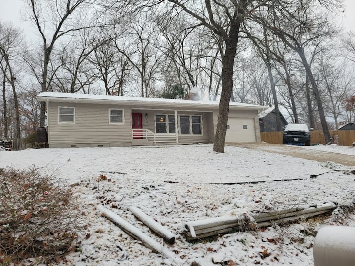 Tunnel Vision Bungalow - Bella Vista, AR