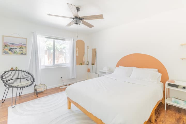 Stylish Midtown Apartment - Reno, NV