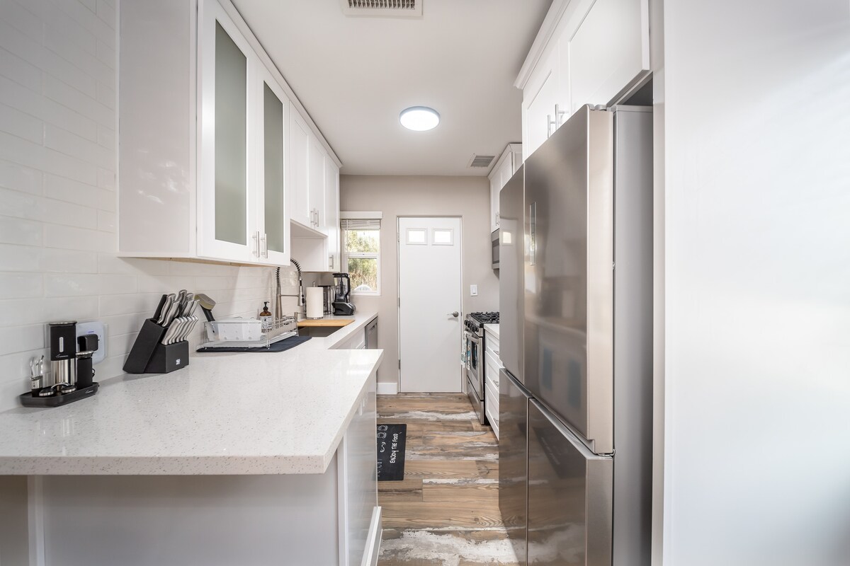 Super Cute Super Cozy 2 bedroom w/outdoor living! - Houses for Rent in ...