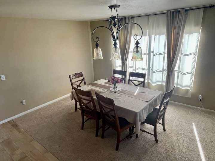 Comfy 1-bed, Pool, Close To Dining, Strip, Airport - Henderson, NV
