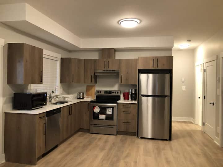 Comfy 1-bedroom Suite On Bear Mt, Langford - ラングフォード