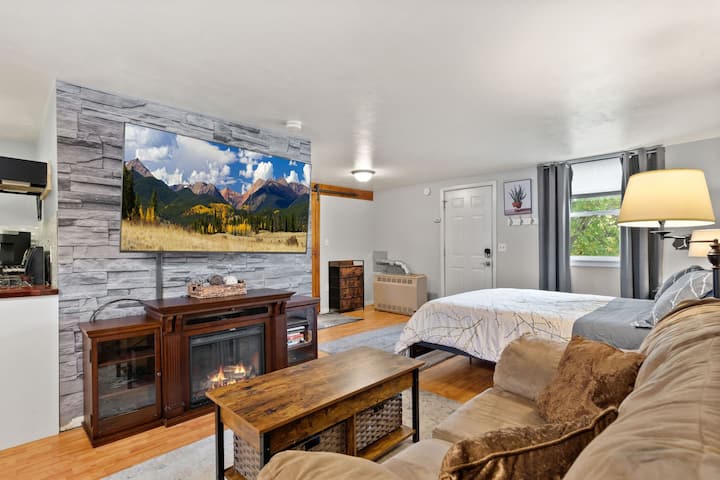 Studio In The ♥️ Of Cheyenne, Dog Friendly - Cheyenne, WY