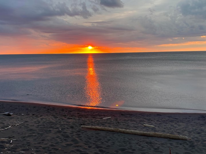 Driftwood Alliance; Lake Superior 10 Mins Houghton - Michigan