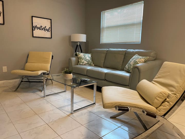 Guest House Apt. Free Parking On Property - Riverview, FL