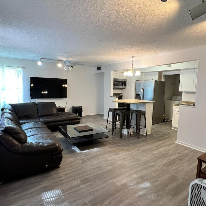 4 Beds/2 Baths Condo For Seasonal Rent. - Gainesville, FL