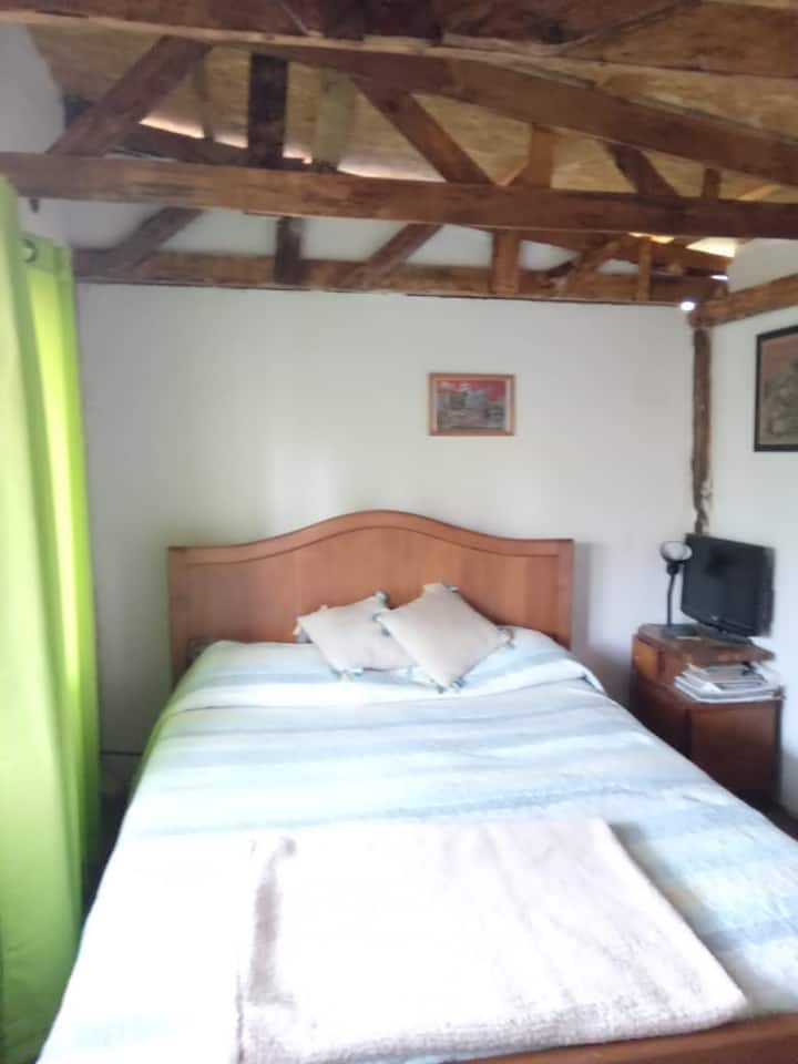 Habitacion Rustica Con Piscina En Pirque - Pirque