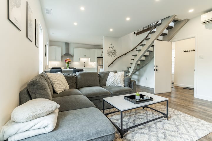 Luxury Locke Street Loft - Hamilton