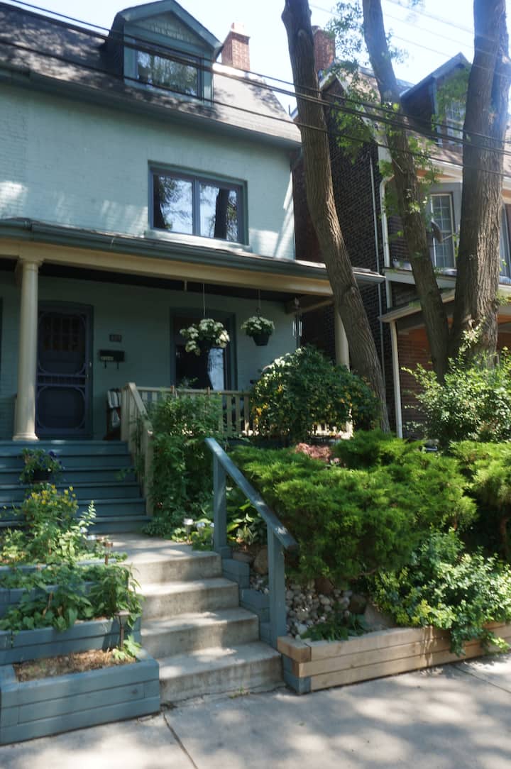 Cozy Victorian Home On Park In Downtown Toronto - Toronto