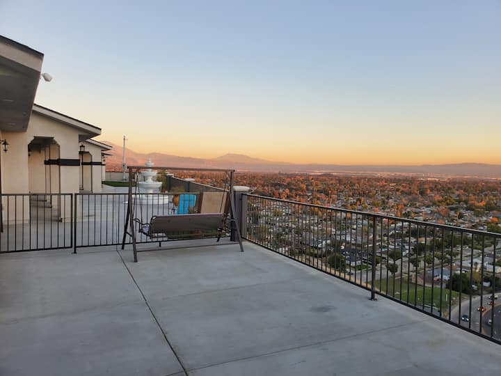 Unbelievable View, 4 Bed/5 Bath Villa With A Pool. - San Bernardino, CA