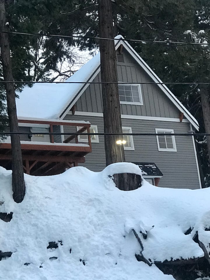 Lake View Summit House Is An Updated, 3 Bd/3 Ba - Lake Arrowhead, CA