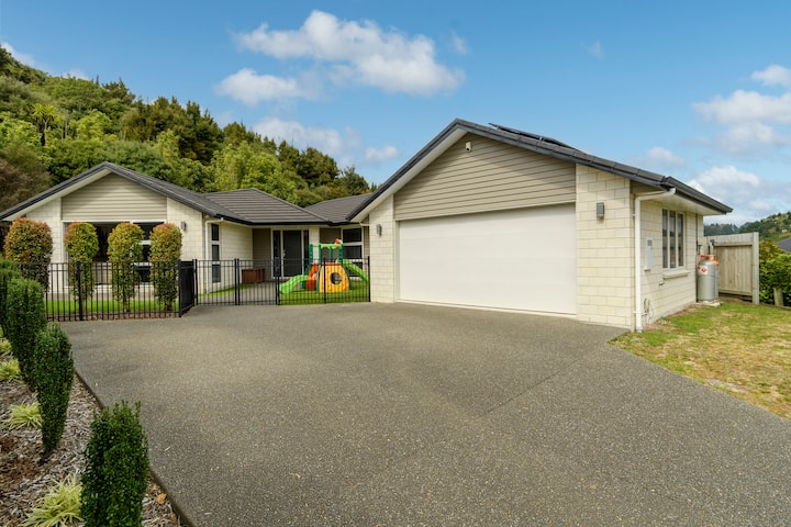 Peaceful 3 Bedrooms Home In The Lakes - Tauranga