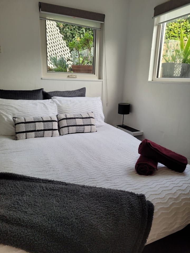 Stylish Inner City 1 Bedroom Apartment - Hobart