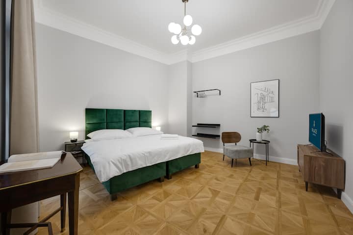 Palace Apartment For 2 People - Bratislava