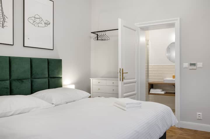 Palace Apartment For 2 People - Bratislava