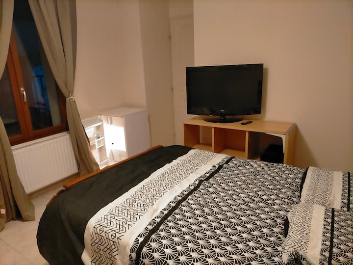 Chambre Avec Toilette Privée Et Parking Gratuit - Aube
