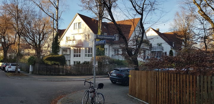 Stilvolles Zuhause In München Solln
Gartenwohnung - Oberhaching