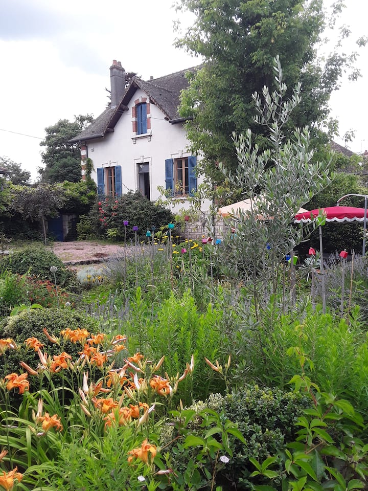 Maison De Caractère Avec Piscine
8 à 10 Personnes* - Chalon-sur-Saône