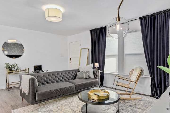 The Dolphin House Fire Pit + Backyard Bliss - Austin, TX