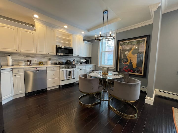 Luxury 2 Bedroom Apartment In Desired Lic - Queens