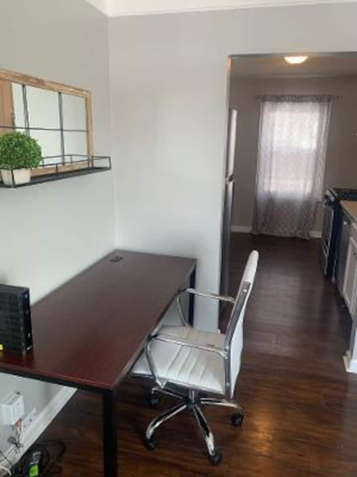 Cheerful Home With Office Area! - Troy, MI
