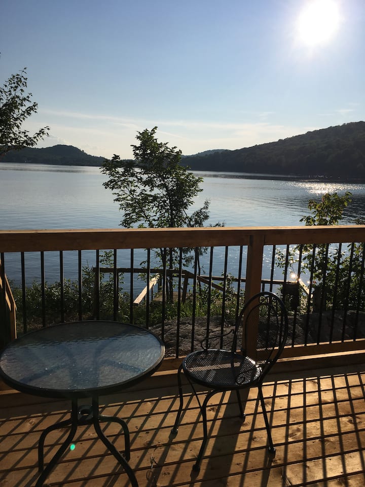 Bright And Private 2 Bedroom Cottage On Trout Lake - North Bay