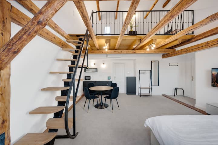 Palace Maisonette For 5 People - Bratislava
