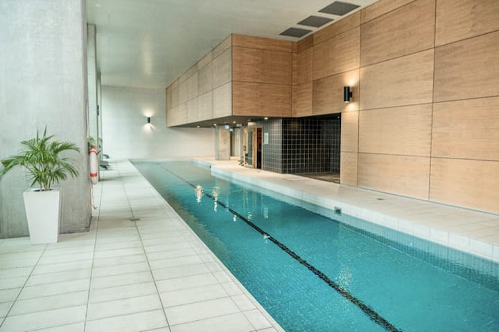 City Views Apt - Free Parking , Wifi, Gym, + Pool! - Melbourne