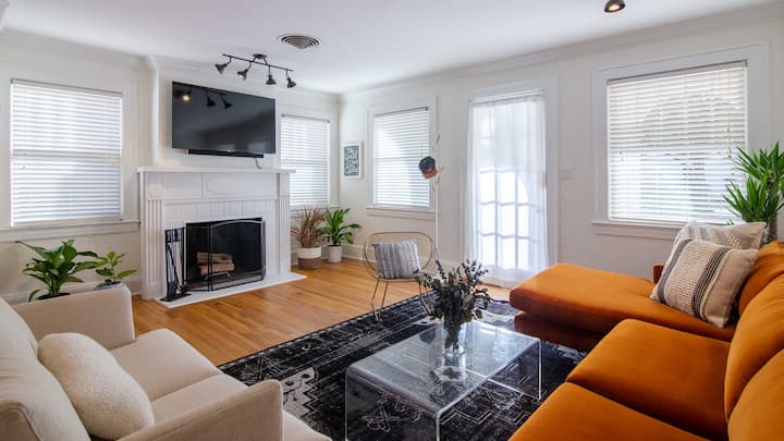 Stylish 1930s Bungalow In Winter Park - Winter Park, FL