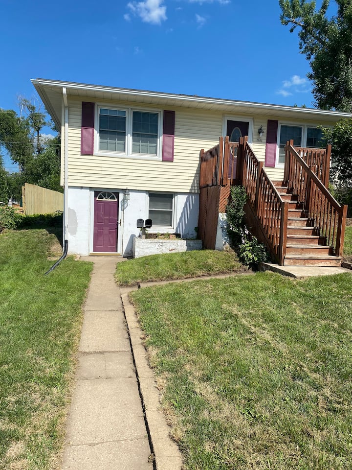 Cozy Private Living Quarters. - Cedar Rapids, IA