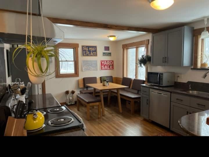 Cozy Stowe Apartment W/hot Tub - Stowe, VT