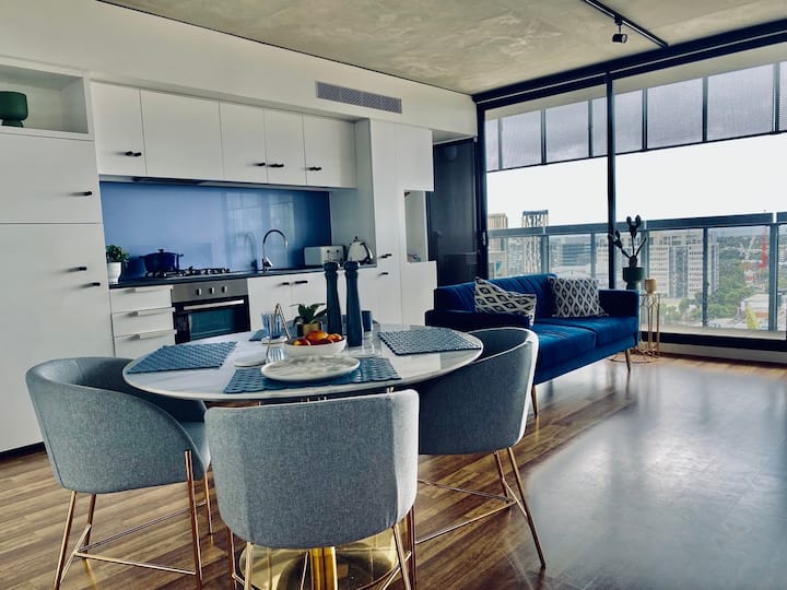Lovely 2 Bed In Theatre District W/pool And Gym - Melbourne