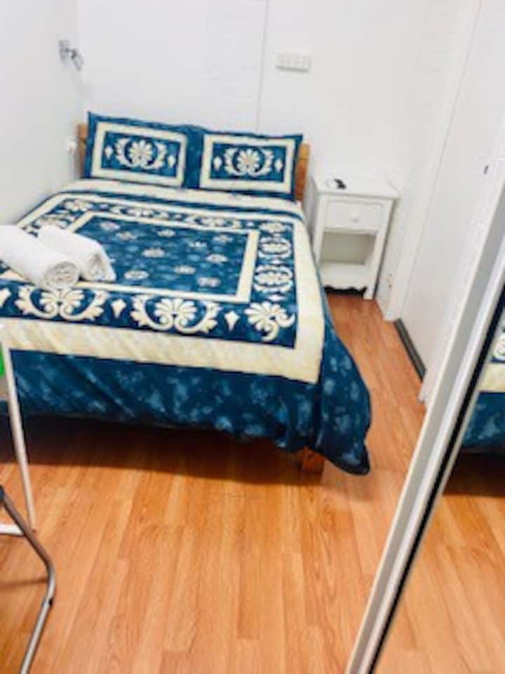 Double Bedroom Upmarket Suburb In Shared Home. - Cottesloe