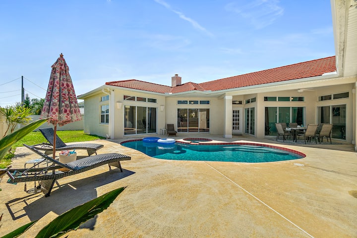 2 Mstrs, Htd Pool & Spa, 2 Mins Walk To Beach - New Smyrna Beach, FL