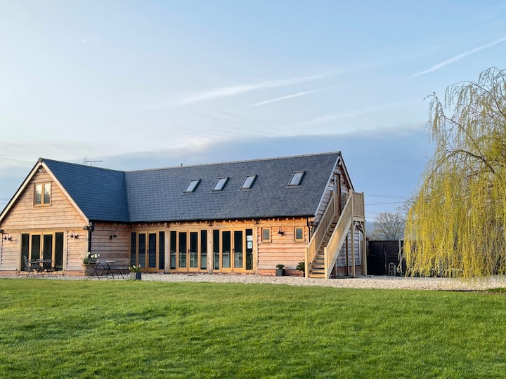 2 Bedroom Flat In Beautiful Oak Framed Building - Reading