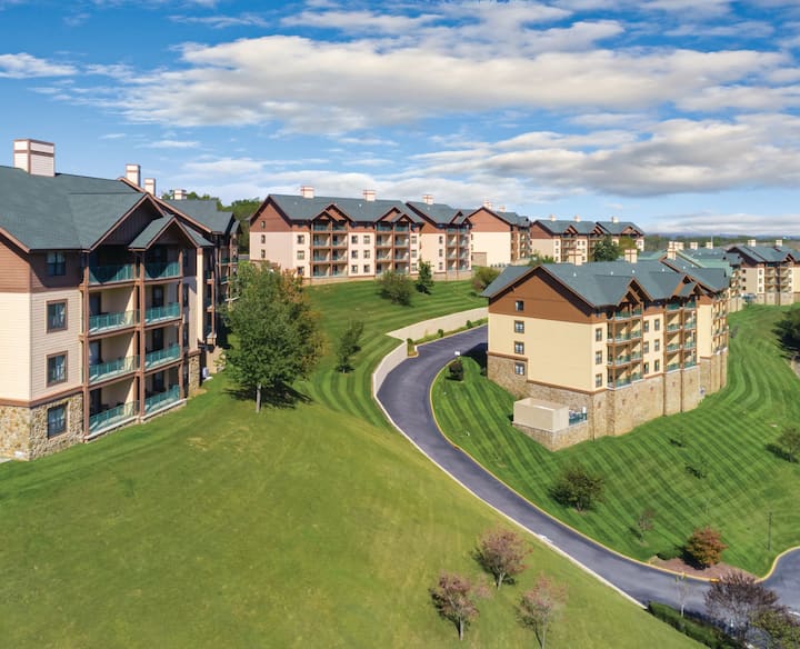 Smoky Mountain Resort ★ Near Dollywood 3 Bedroom ★ - Sevierville, TN