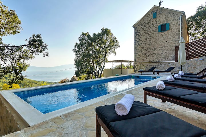 The Idyllic Stone House With Swimming Pool - Podaca