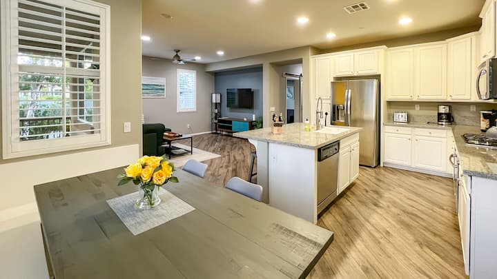 Modern Spacious 3br-office-loft-pool&spa! - Murrieta, CA