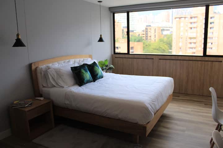 Suite Con Vista, Piso 9, 500mb Wifi, Cowork & Gym - Medellín